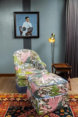 Quarto executivo | Área de estar | TV LED 55 polegadas com canais a cabo, TV