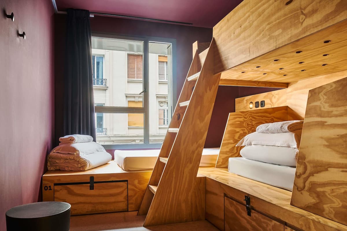 Chambre triple avec salle de bains privée | Cortinas/cortinados opacos, quartos insonorizados, Wi-fi grátis