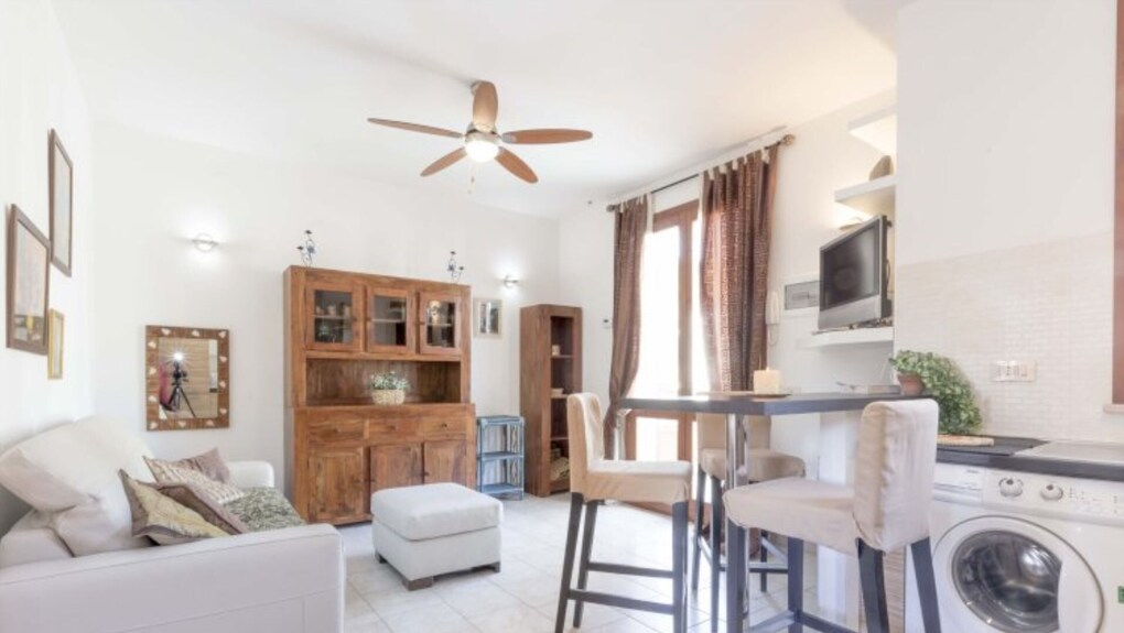 New Two Room Giulia Just Outside The Village Of Marina Di Campo - Marina di Campo