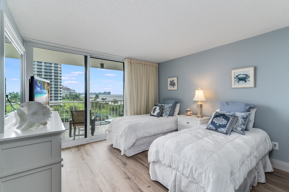 Updated 2 Bed Condo Offering Long Beach Views From Balcony - Marco Island, FL