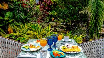 Pequeno-almoço completo diário incluído