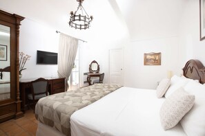 Villa de Luxo | 11 quartos, cofre no quarto, secretária