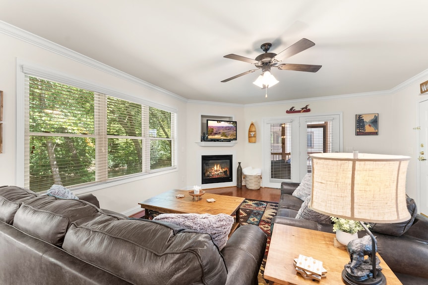 Chattahoochee River House 1- Free Spring Night - Helen, GA