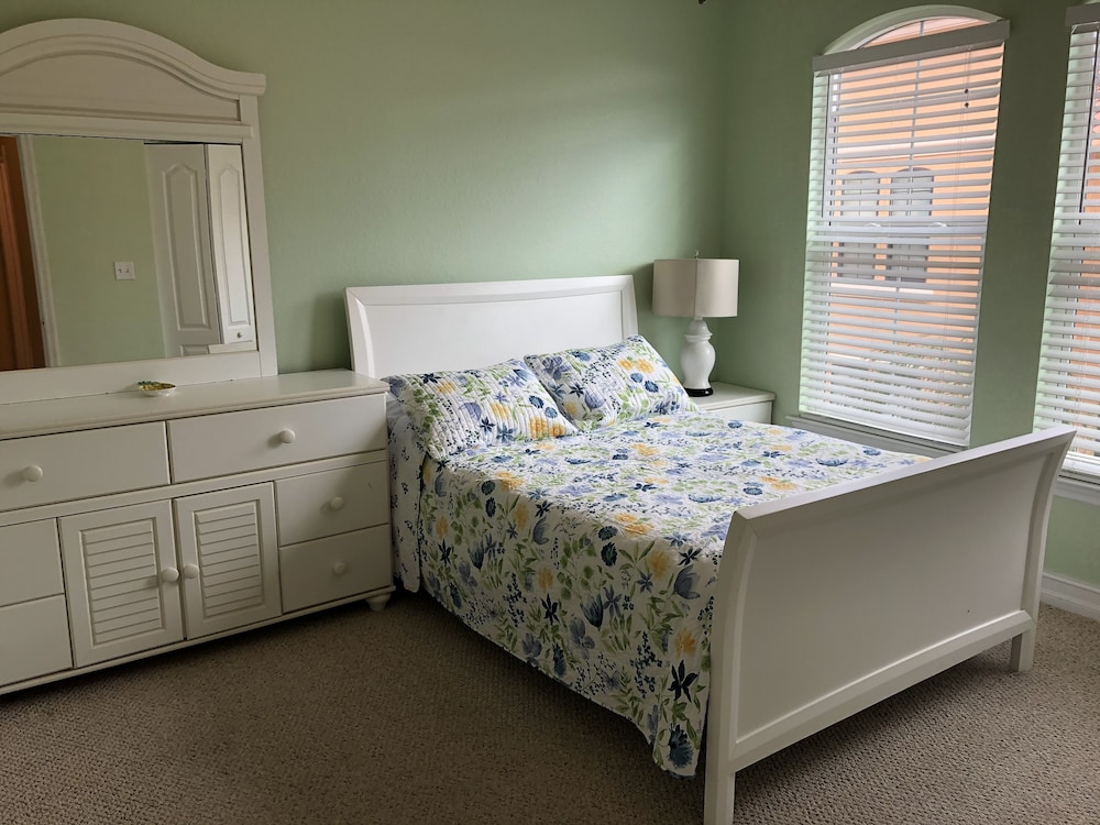 Modern 2 Bedroom Condo With Full Amenities - Clearwater, FL