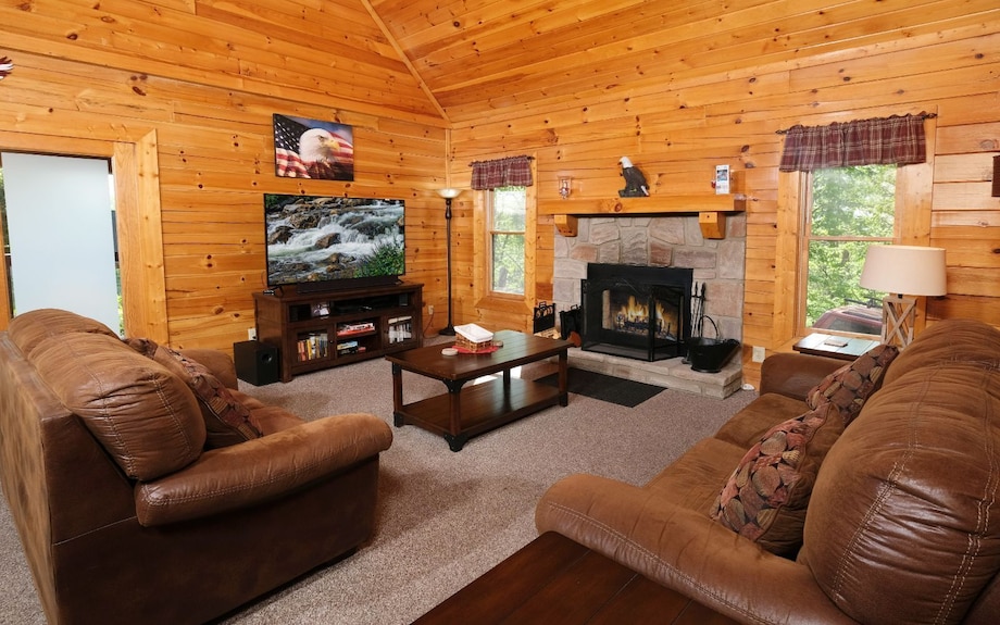 Soak In The Hot Tub & Sip Wine By The Fireplace - American Eagle - Sevierville, TN