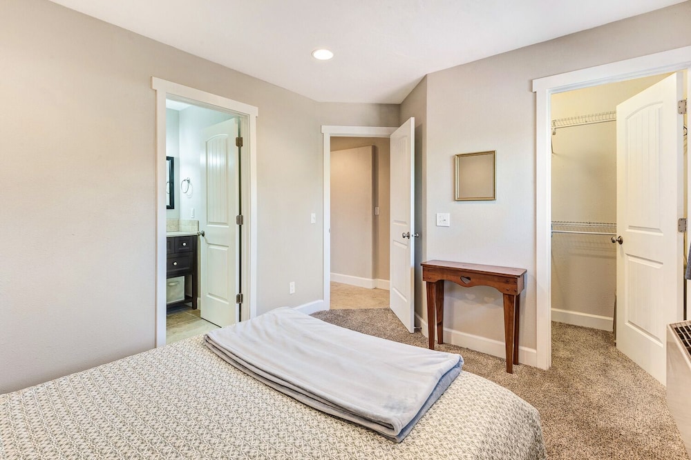 "River Me Timbers" Riverfront Condo With Balcony Near Downtown Bend - Oregón