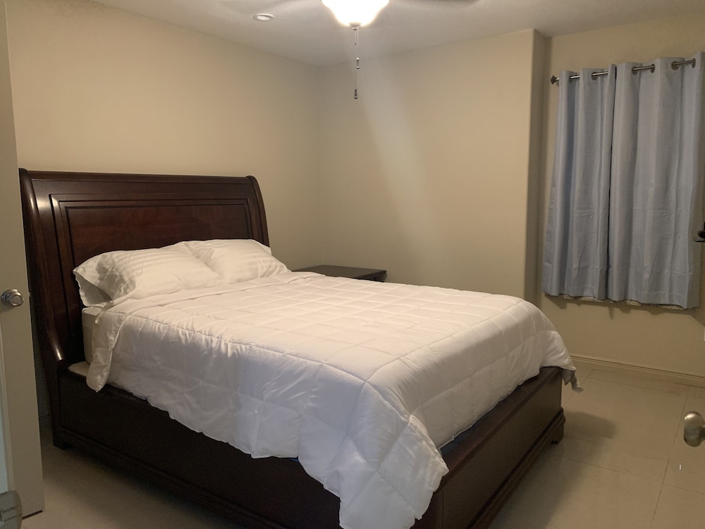 2 Bedroom 2 Bath Long Island Village Family Cottage - テキサス州