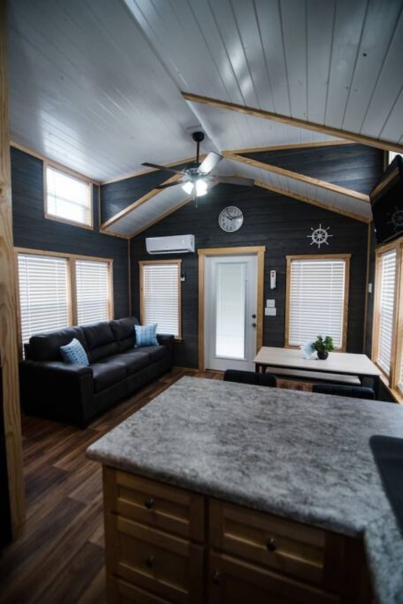 The Horseshoe · Tiny Home, Big Lake - Alabama