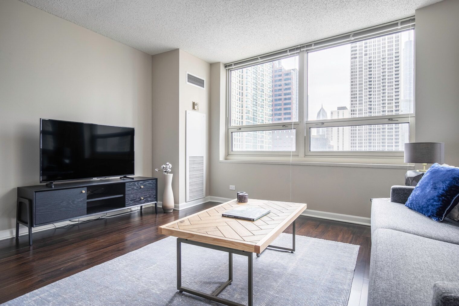 Mod River North 2br W/ Gym, W/d, Near Magnificent Mile, By Blueground - Chicago, IL