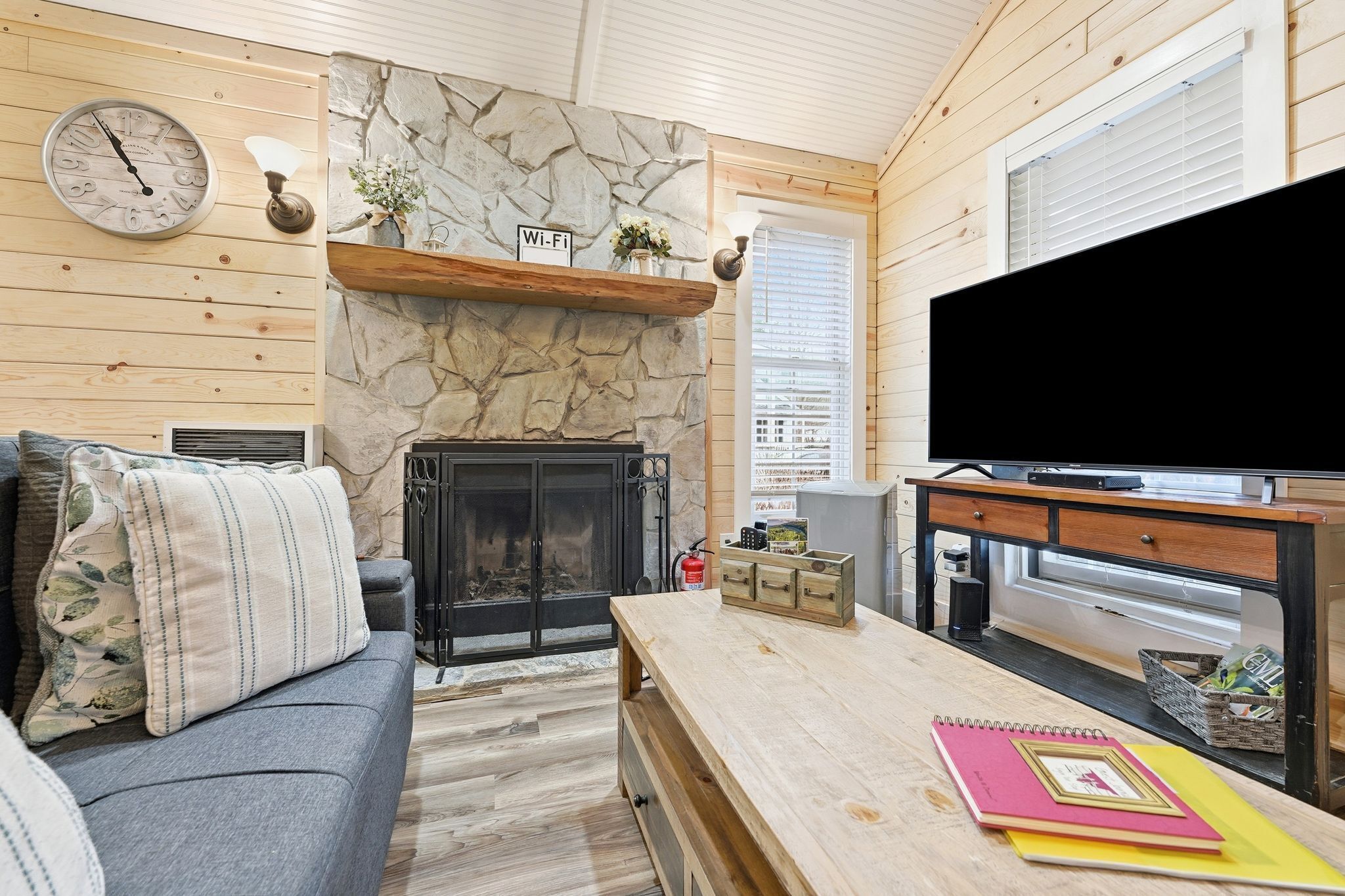 Riverfront Cottage / Fish Camp Getaway - Linville, NC