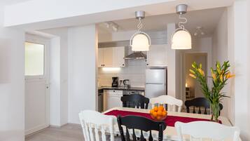 Apartamento (Two-Bedroom Apartment) | Interior