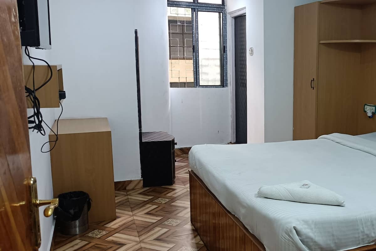 Quarto luxo | Frigobar, quartos à prova de som, ferros/tábuas de passar roupa