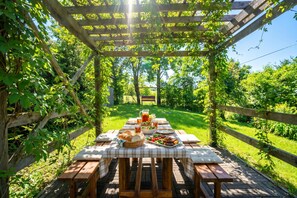 Casa Familiar, vários quartos, 2 casas de banho, junto à montanha (House Na Meji With Sauna) | Refeições ao ar livre