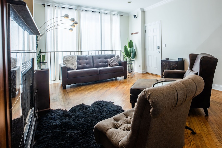 New Luxury Condo With Patio Deck - Oak Park