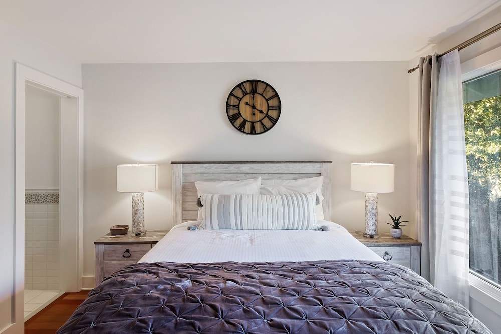 Short Stays! Updated 2 Bedroom With Golf Views, West Beach Kiawah Island - Kiawah Island, SC