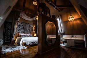 Quarto casal | Roupas de cama premium, frigobar, cofres nos quartos