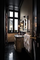 Quarto Duplo | Casa de banho | Artigos de higiene pessoal grátis, um secador de cabelo, roupões