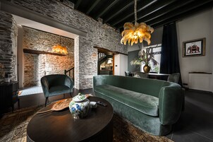 Appartement "Rivière Sacrée de Bénarès" | Área de estar | TV de tela plana 45 polegadas com canais a cabo, TV