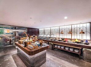 Pequeno-almoço tipo buffet diário mediante uma taxa 
