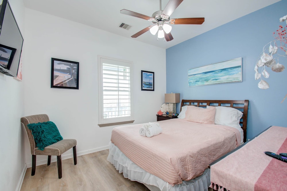 Kiki-1: Walk To Beach And Attractions!, Short Walk To Beach And Pleasure Pier! - Galveston, TX