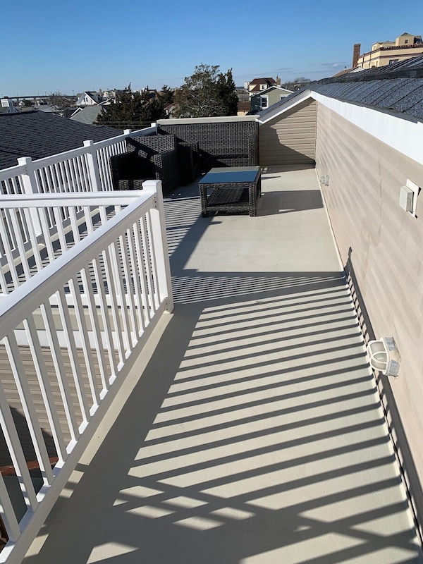 4 Bedroom Condo Close To Everything Includes A Patio And A Roof Top Deck. - Ocean City, NJ