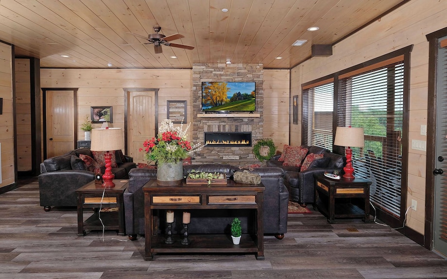 Indoor Pool & Home Theater! - Big Forest Retreat - Tennessee