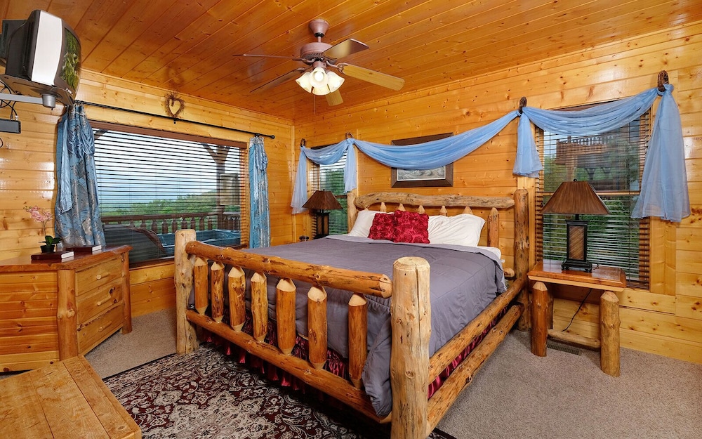 The Greenbrier - Shoot Pool, Splash In The Community Pool, Enjoy The View - Sevierville, TN