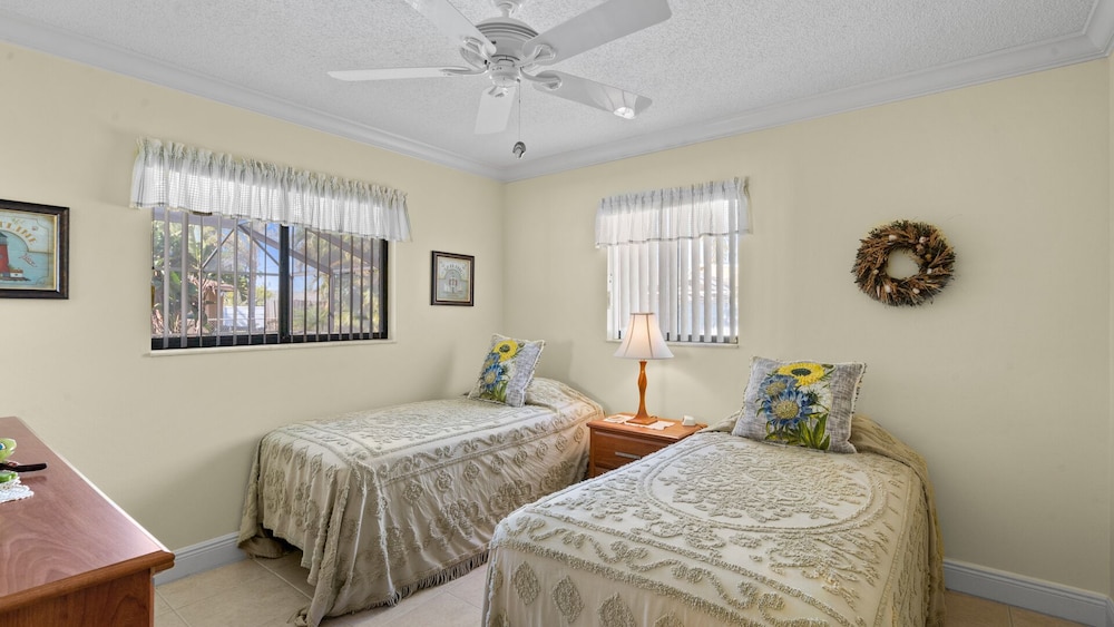 Paula's Palm Paradise - 3/2 With Solar Heated Pool In Se Cape Coral - Fort Myers, FL