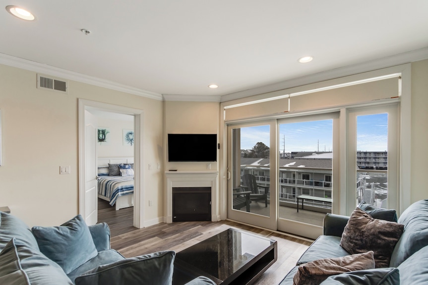 Luxury Dog Friendly Condo At The Residences - Delaware