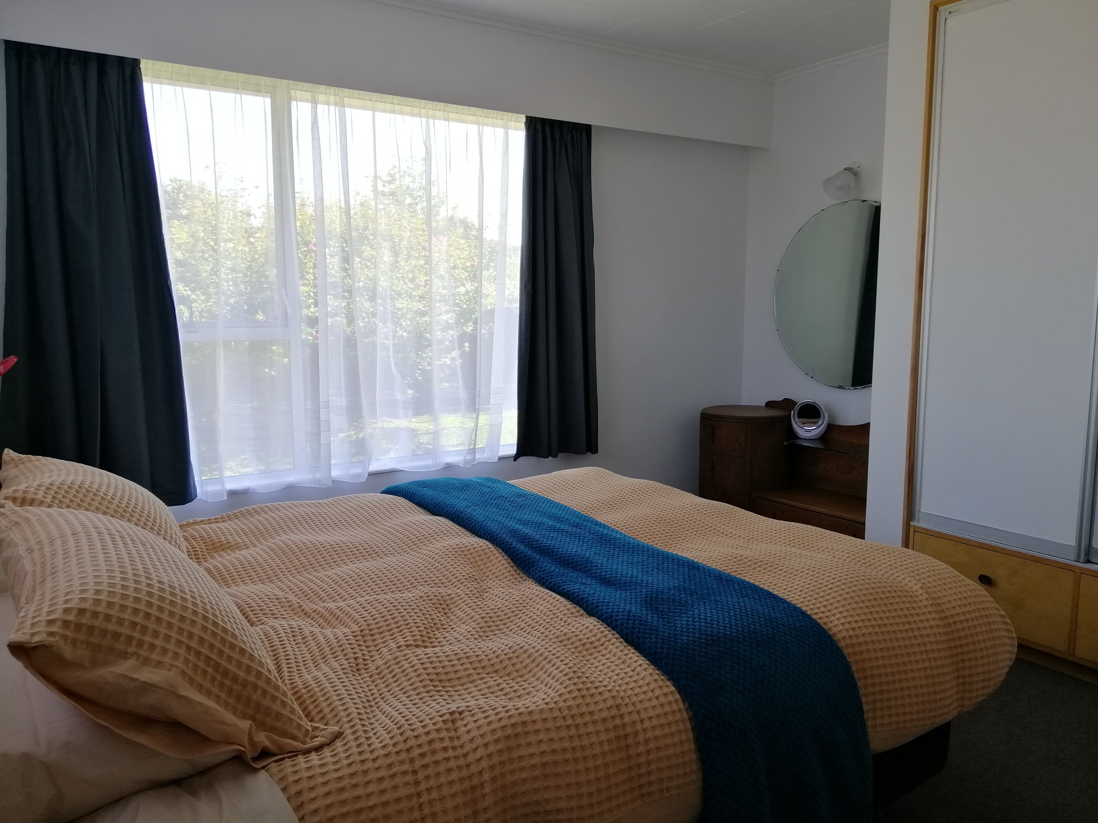 Well Equipped, Thoughtfully Prepared And Walking Distance To Town. - New Zealand