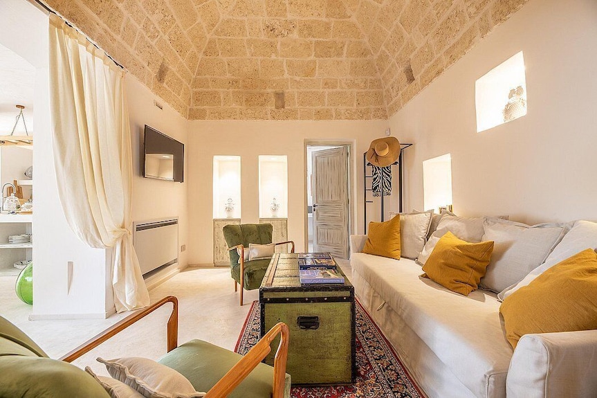 Villa Esteva: A Bright And Sunny Villa In A Quiet Position, Surrounded By The Apulian Countryside, With Free Wi-fi. - Carovigno
