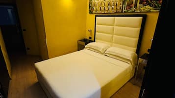 Quarto Duplo Superior | Secretária, Wi-fi grátis, roupa de cama fornecida