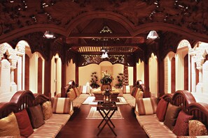 Salas para tratamentos a dois, sauna seca, banheira de hidromassagem