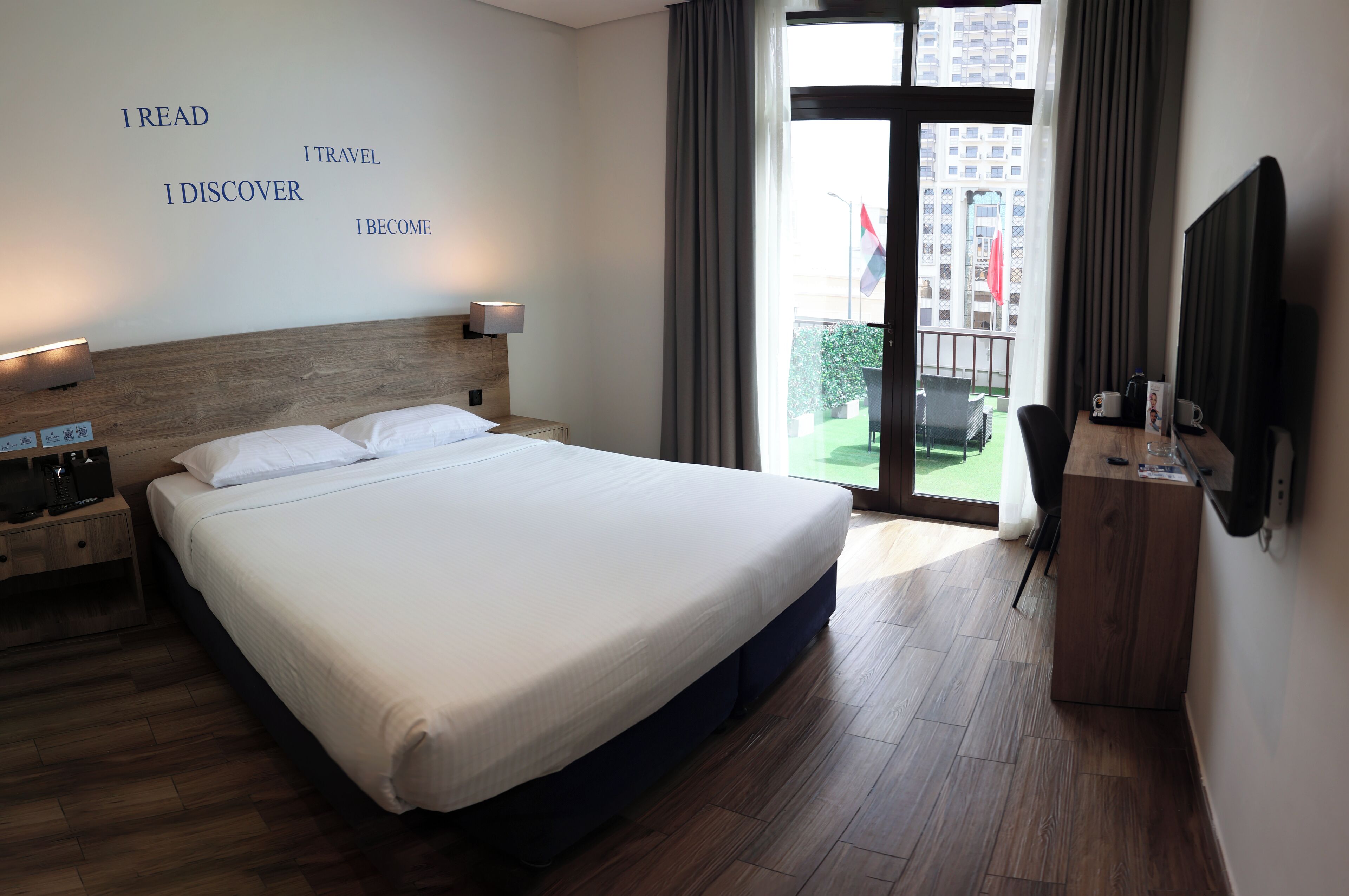 Quarto Duplo Deluxe, 1 cama king-size, terraço | Roupa de alta qualidade, edredões de penas, camas de colchão pillowtop 