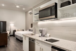 Quarto, 1 cama king-size, não fumadores | Roupa de alta qualidade, edredões de penas, secretária 