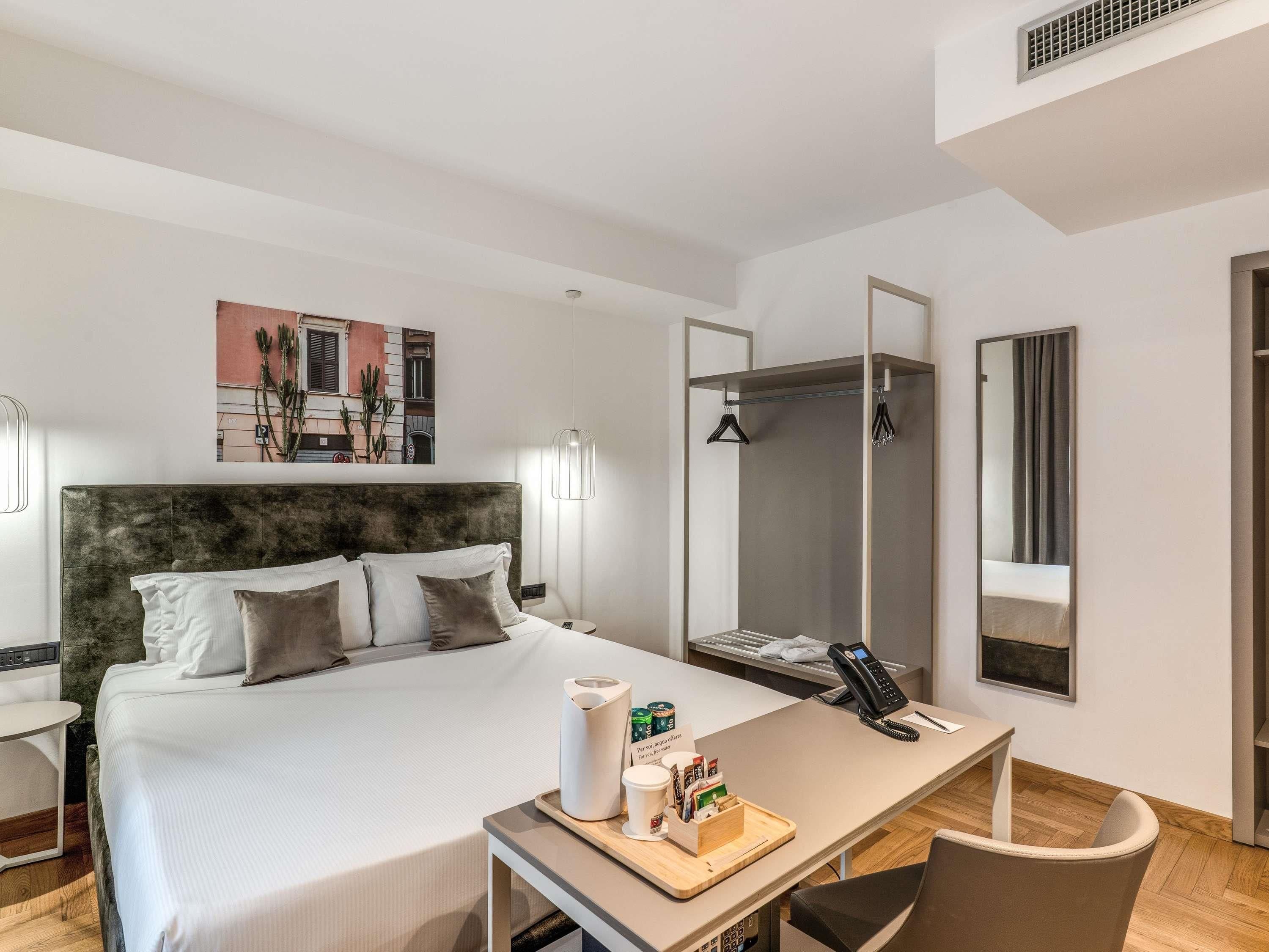 Quarto Standard, 1 cama de casal ou 2 camas individuais | Minibar, cofre com capacidade para portátil, secretária 