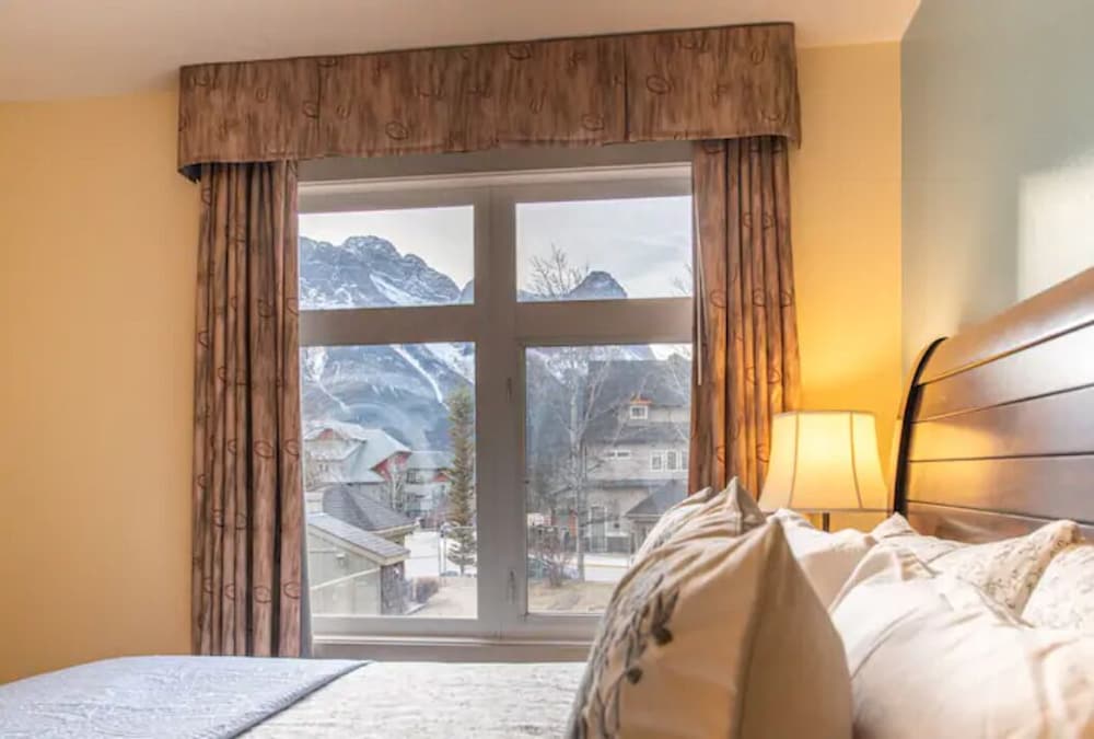 Cozy Hotel Room-gym/ac/parking - Canmore
