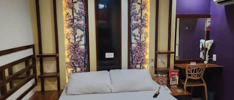Quarto executivo, 1 cama Queen | Wi-Fi de cortesia, roupa de cama
