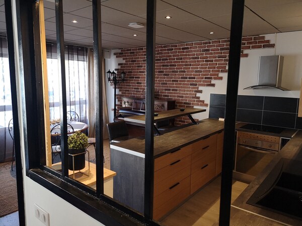 City Center - 4-room Apartment 102 M² - Secure Residence -2 Private Parking Spaces - Limoges