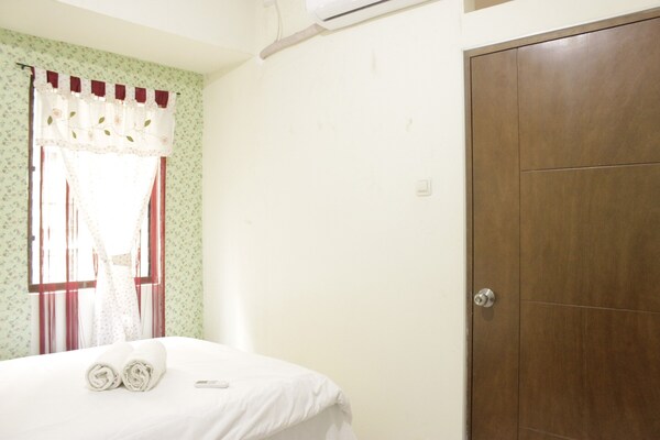 Stylish 1br With Extra Room Gateway Ahmad Yani Cicadas Apartment - Bandung