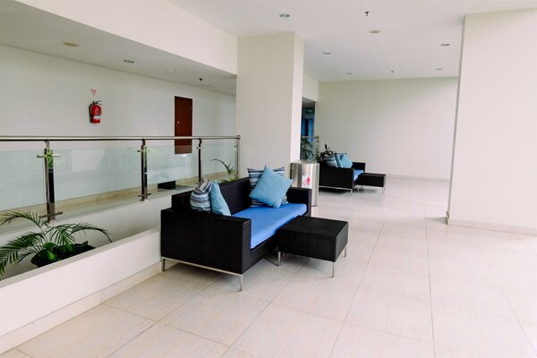 Relax Studio Apartment At Capitol Park Residence - West Java