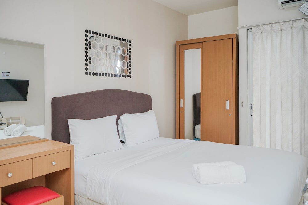 Furnished And Simple Living Studio Serpong Greenview Apartment - Jakarta
