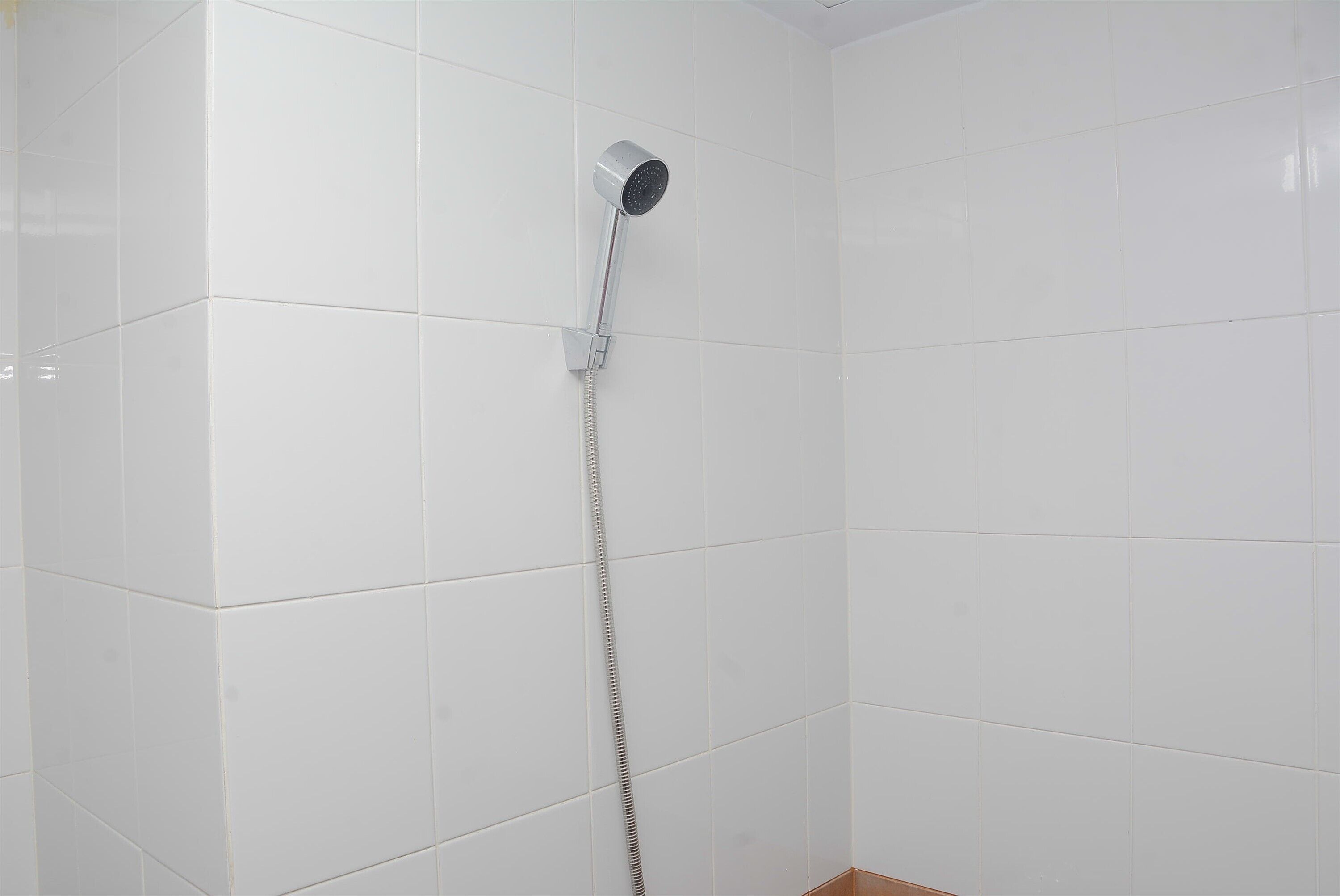 Apartamento, não fumadores, kitchenette | Casa de banho | Um polibã, artigos de higiene pessoal grátis, toalhas fornecidas 