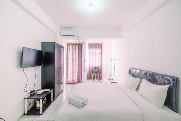 Beautiful Studio At Gunung Putri Square Apartment - Bogor