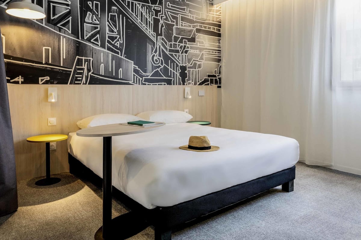 Quarto superior, 1 cama de casal | Cortinas blackout, quartos à prova de som, Wi-Fi de cortesia