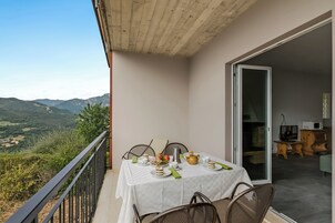 Apartamento Familiar, vários quartos, junto à montanha (Bellevue Modern Apartment 5) | Refeições ao ar livre