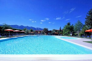 Apartamento família, vários quartos, ao lado da montanha (Bellevue Modern Apartment 10) | Piscina | Piscina externa sazonal