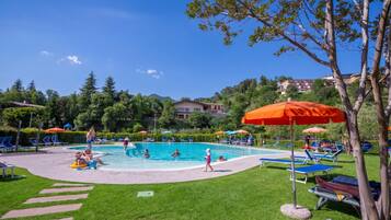 Apartamento família, vários quartos, ao lado da montanha (Residence Bellevue 7) | Piscina | Piscina externa sazonal