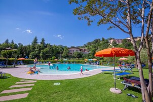 Apartamento Familiar, vários quartos, junto à montanha (Residence Bellevue 7) | Piscina | Piscina exterior sazonal 