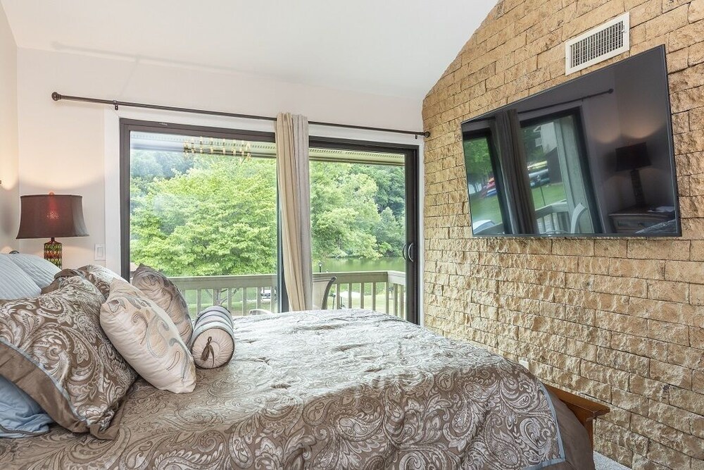 Fairway Villa 0505 At Rumbling Bald - Lake Lure, NC